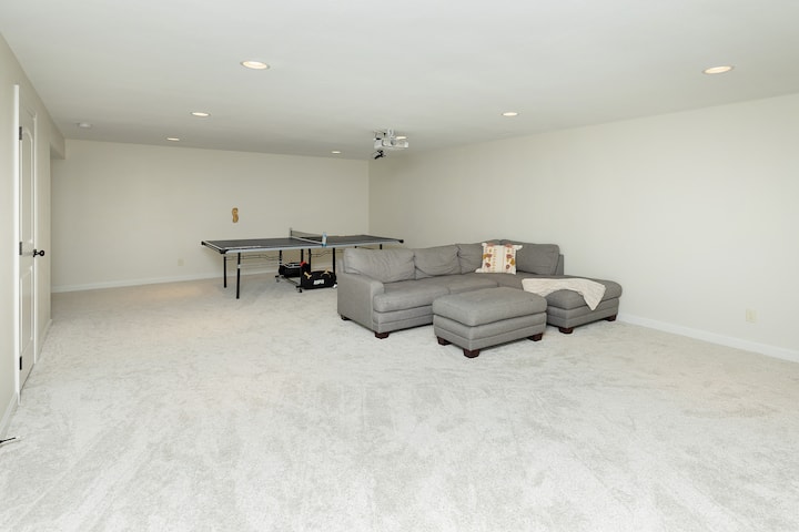 Spacious Ankeny Getaway | Garage Access - Ankeny, IA