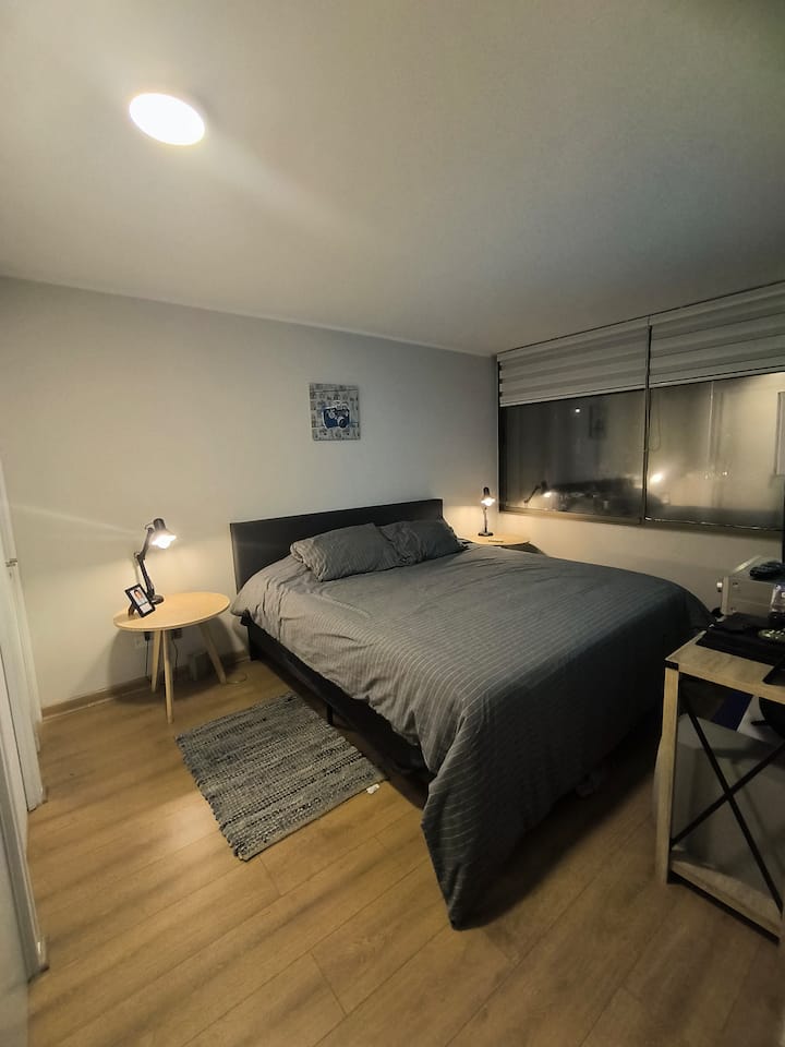 King Bed & Ac | Pasos Clínica Dávila & Lastarria - Recoleta