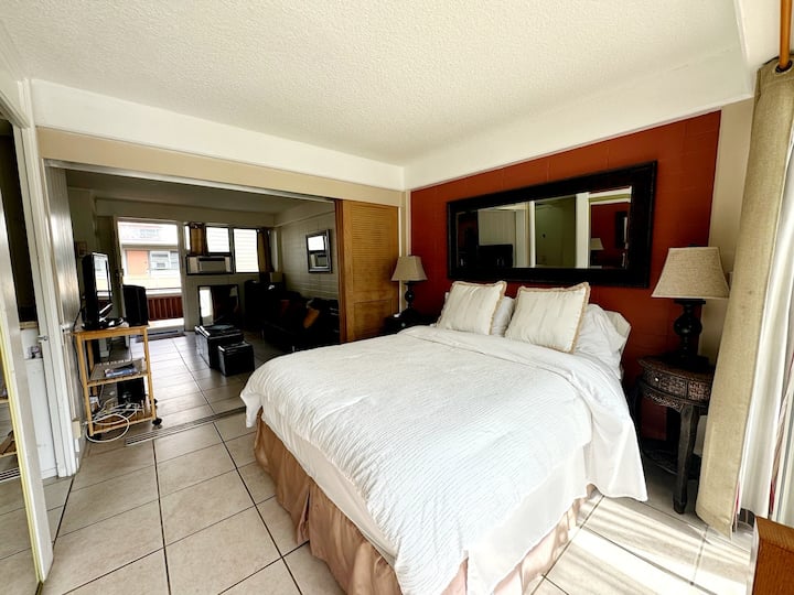 Retro Surfhaven! Pool/fullkitchen/wifi! Sleep 6-8! - Honolulu
