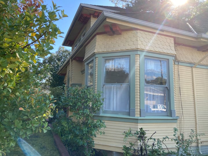 Cloverwood Love Nest - Cloverdale, CA