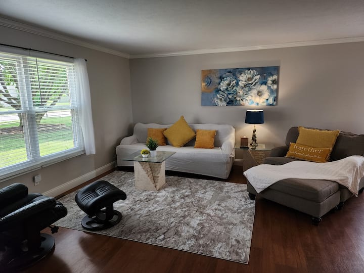 Charming West End Escape - Springfield, IL