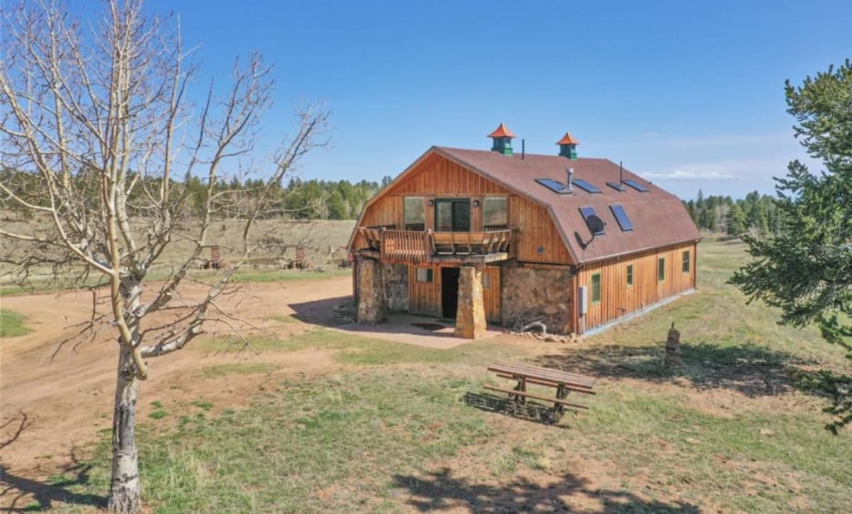 Rustic Barn on 51 Acres - Barns for Rent in Cripple Creek, Colorado ...