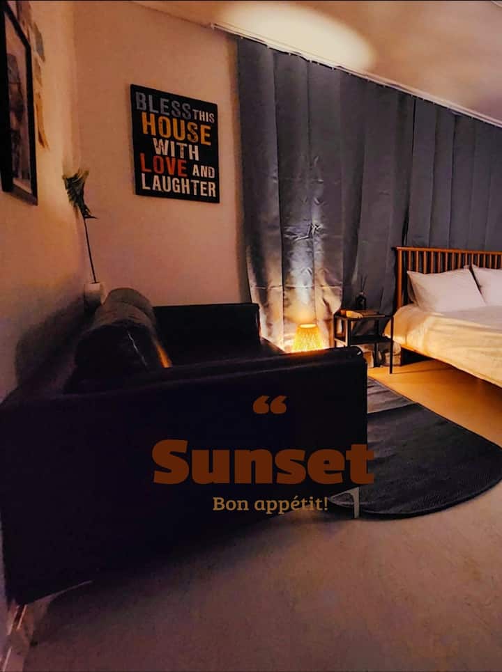 [퀸1, 욕실1, 가죽쇼파/친환경 웰컴 어메니티]노을,제천 - 영서동