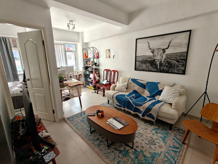 Soho Vibes, Central Ease: 400sqft/38sqm 1-bdr Flat - Wan Chai