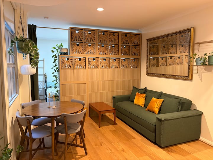 Green Door Apartment - Melbourne