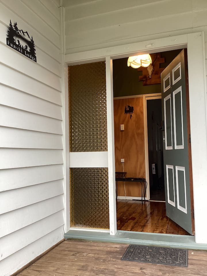 Funski Lodge, Sleeps 10
Where Adventure Begins. - Taumarunui