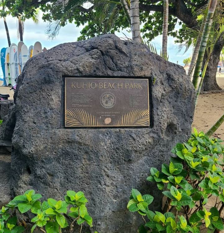 Sun & Surf Just 3 Mins To Beach! - Honolulu, HI