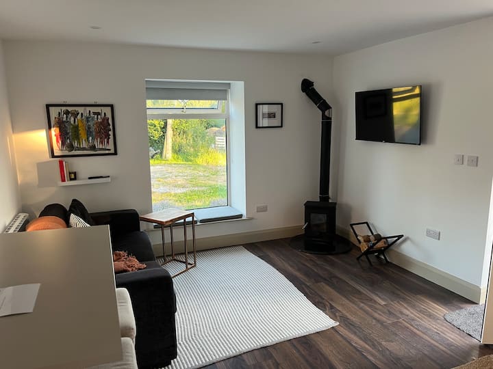 Hawthorn | Our Small Cottage In The Countryside - 阿斯隆