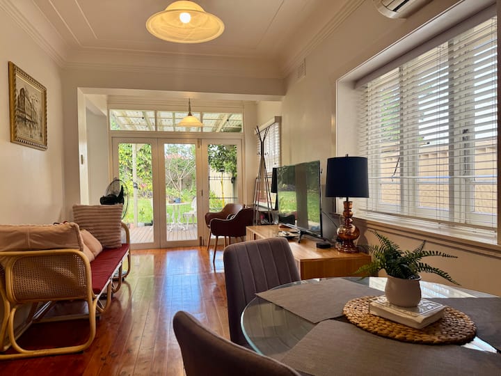 A Hidden Gem-1 Bedroom & 1 Sofa Bed - Burwood