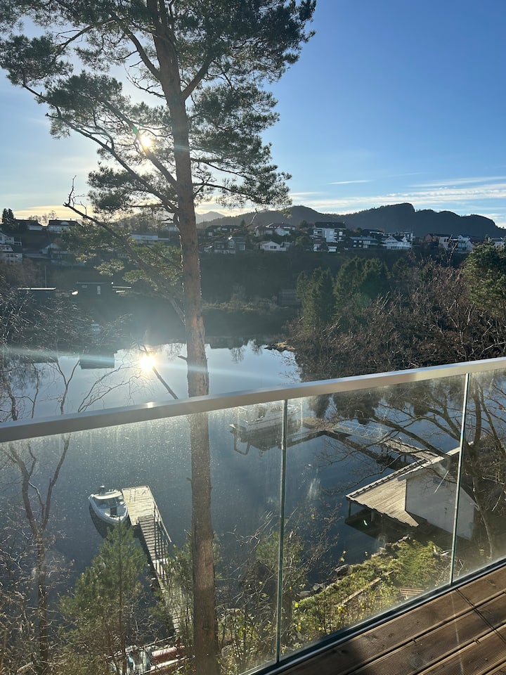 Nytt Hus Ved Sjøen Med Egen Brygge - Alesund