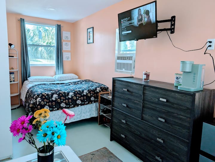 Peach Room- Studio Apartment 15 Min To Beaches - Castillo de San Marcos National Monument