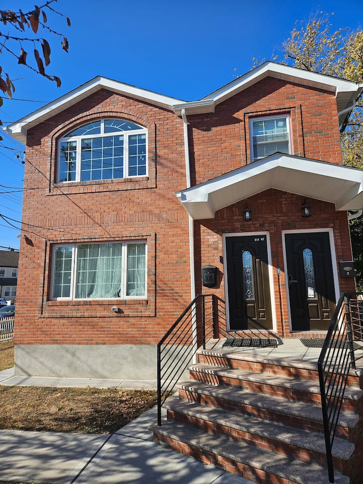 Family Friendly & Spacious 3br House In Queens - Garden City, NY