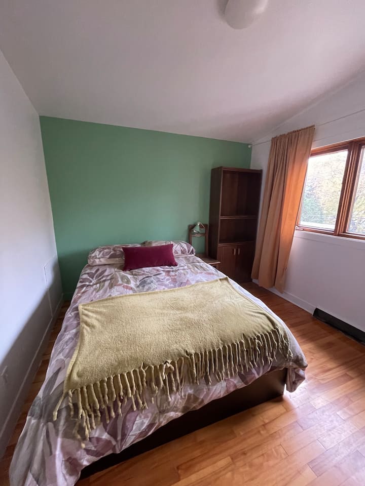 Chambre Dans Notre Grande Chaleureuse Maison - Montreal