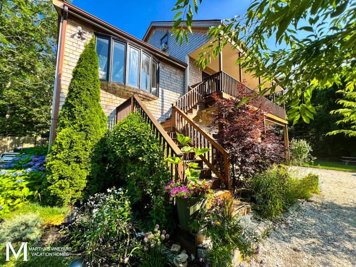 Charming 3 Bedroom Apartment - Oak Bluffs, MA