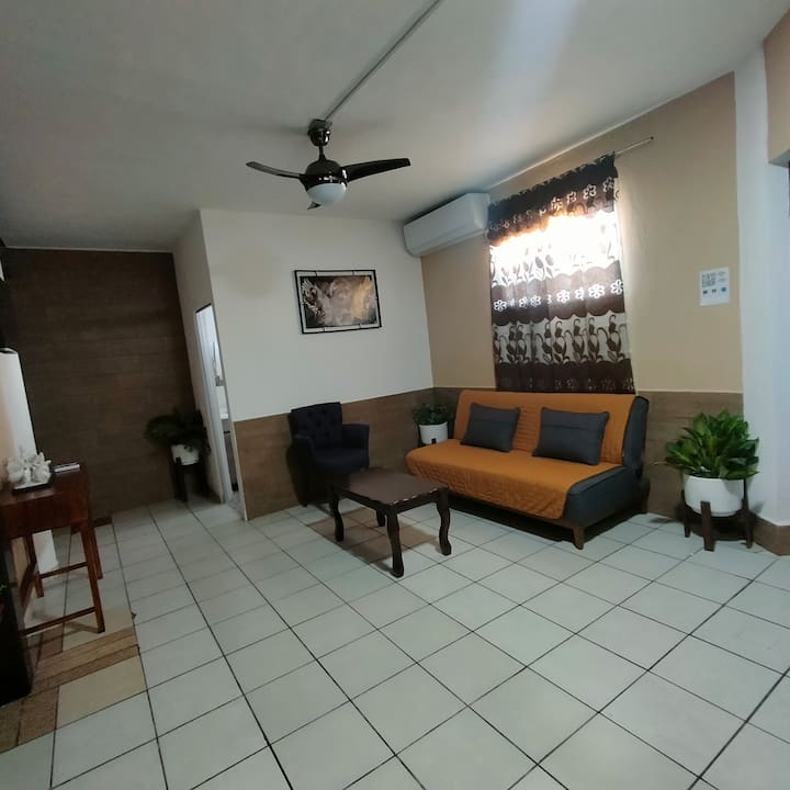 Departamento Hugo! Aeropuerto - Miguel Hidalgo y Costilla Guadalajara Airport (GDL)
