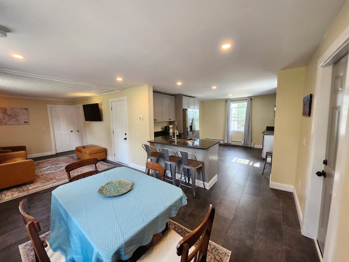 Bangors Fav New 1st Floor Apt - Bangor, ME