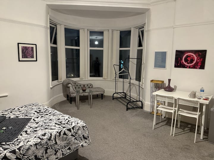 Spacious Cozy Room - Oldham