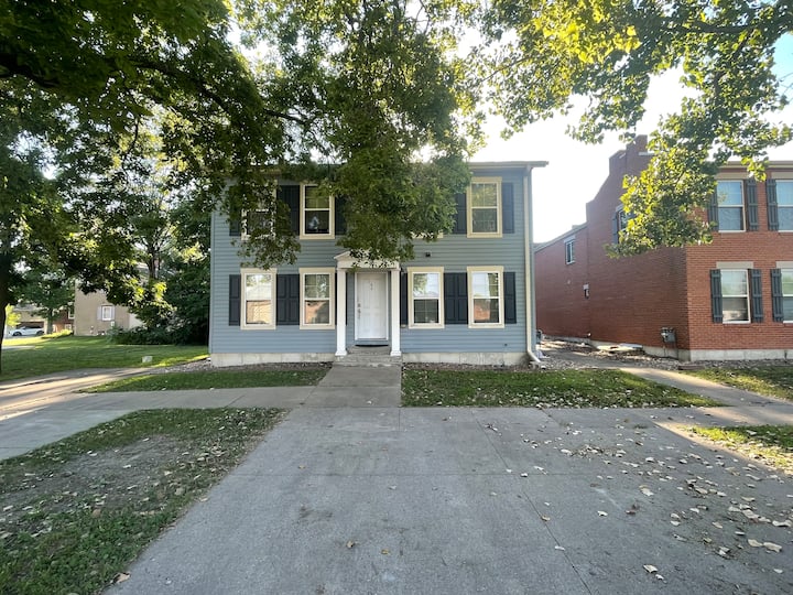 Barlow Manor Sleeps 26 - Nauvoo, IL