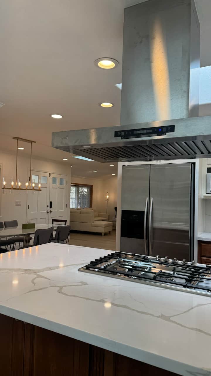 Modern Home 3b/2b With A Big Yard And Pool - San Jose, CA