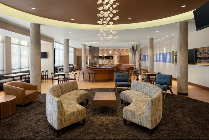 Stylish 3 Units W/ Parking & Breakfast - Coeur d'Alene, ID