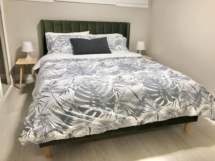 Suite Spot: Simple, Stylish 2-br With Key Comforts - Red Deer