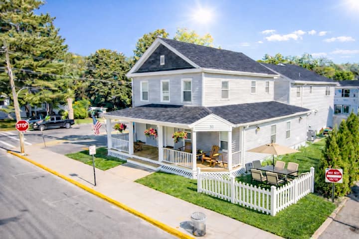 Luxury 6br Retreat • Walk To Lake & Canada St • - Lake George, NY