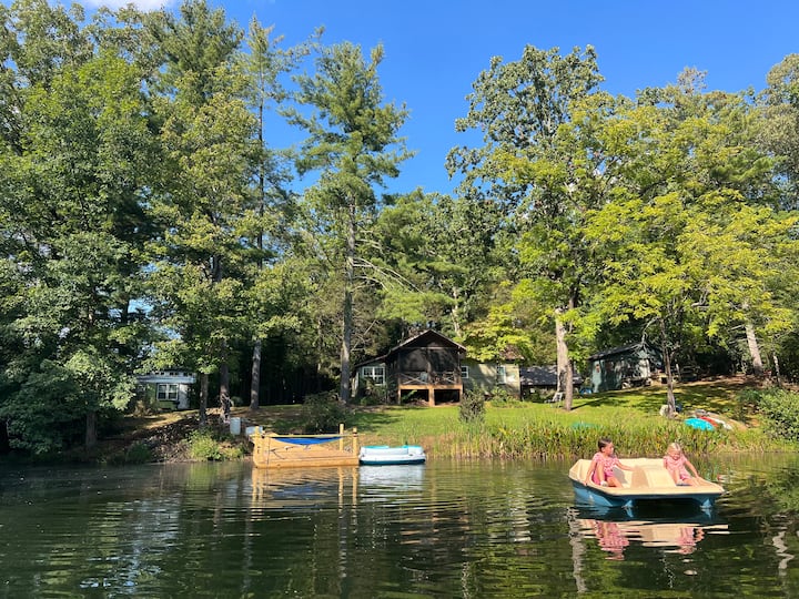Bamboo Bungalow, Cozy Pond-front Retreat - Saluda, NC