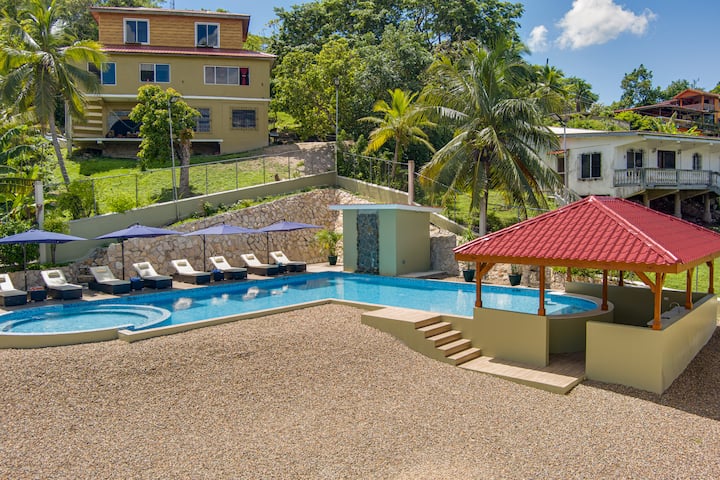 Benjamin's Hillview Manor - Belize