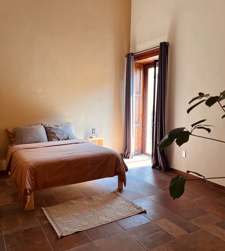 Spacious Room In City Center + Breakfast - Guanajuato