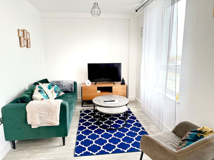 Stunning 2-bed Duplex In Mcr. Watch The Video Link - Manchester