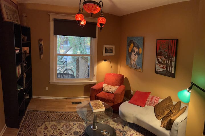 Little Oasis Apartment - Toronto, ON