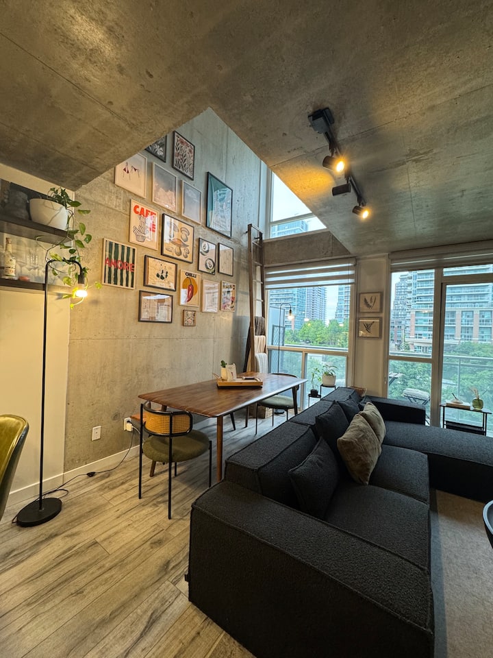 Chic Two-story Loft Near Ossington Strip - Toronto