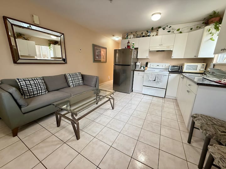 Private 2br Centre Of Greater Van Basement Suite - Vancouver