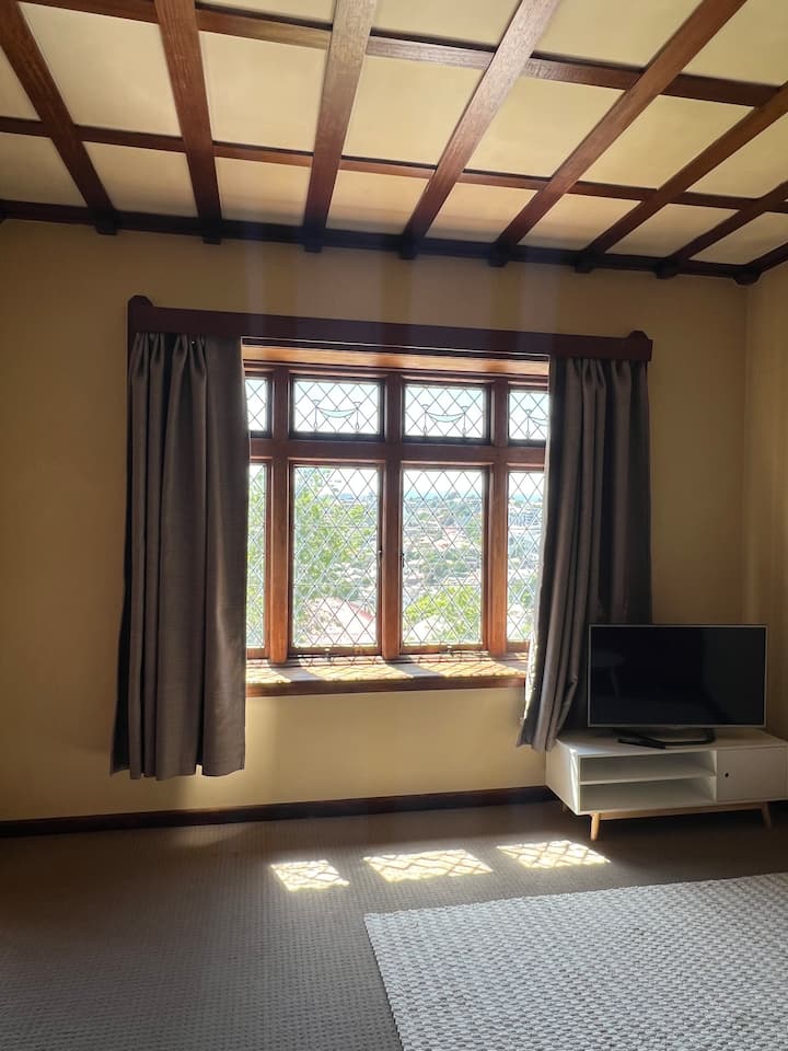 Quiet Apartment With A View Over The City - Riverside