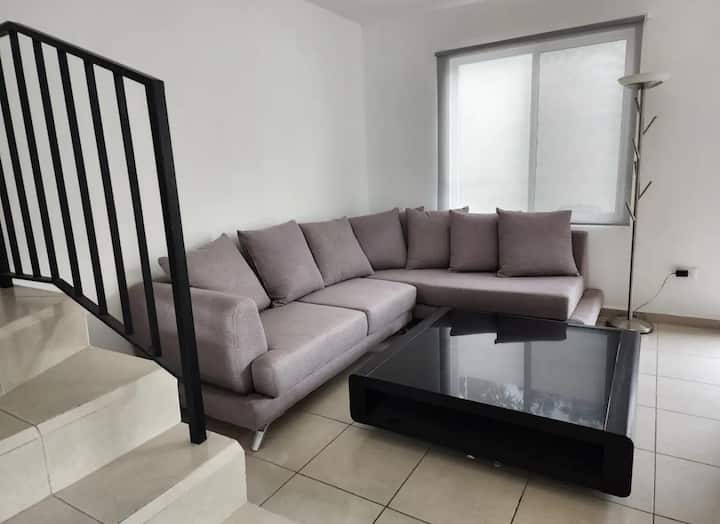 Casa De 3 Habitaciones/ Facturación - Saltillo