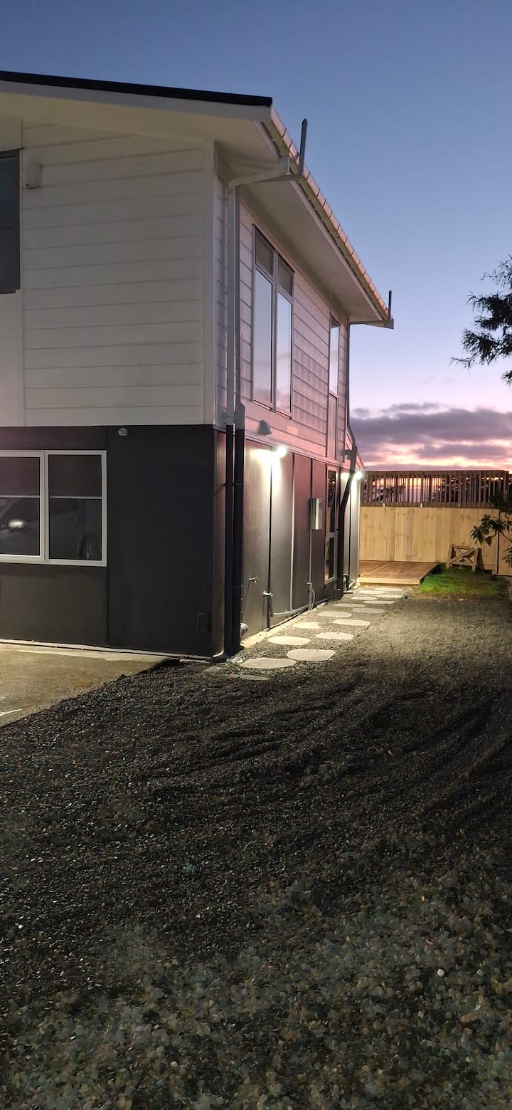 Holly’s Flat- Close To Ferry! Plus Ev. - Wellington