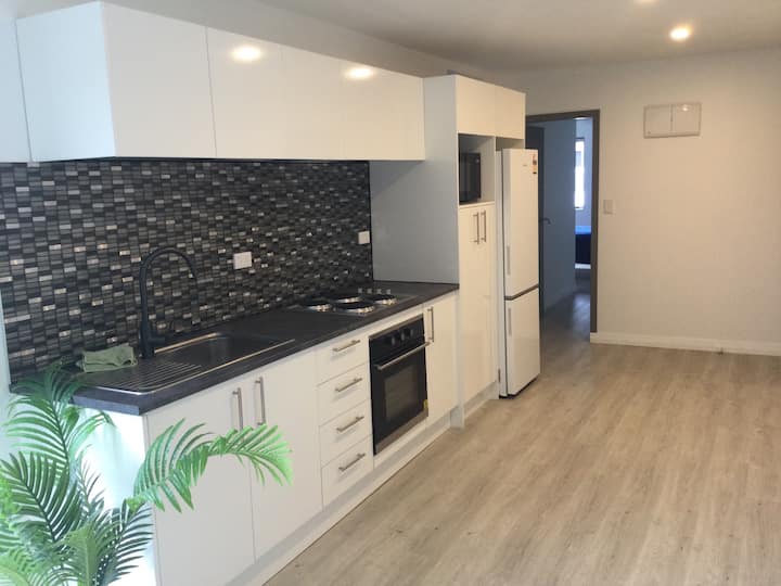 Holly’s Flat- Close To Ferry! Plus Ev. - Wellington