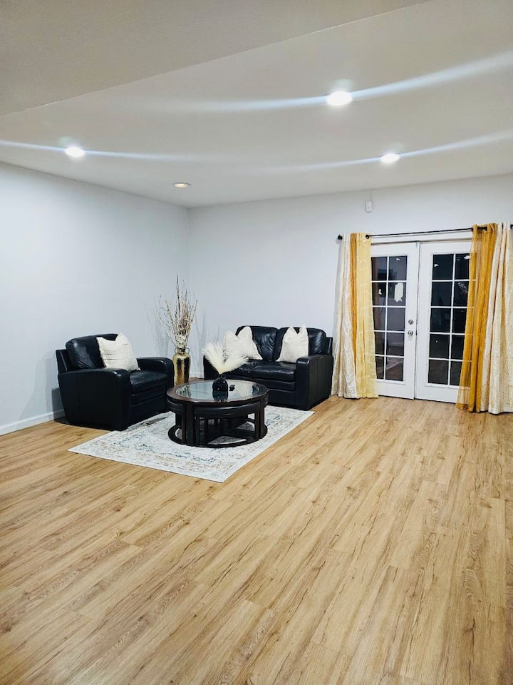 Private Basement W/ Kitchenette | Great Location - オーロラ, CO