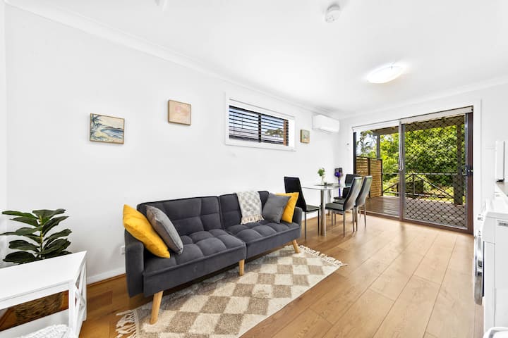 Charming Haven,  Peaceful Stay - Castle Hill