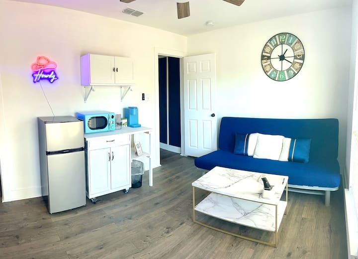 Cute And Cozy Modern Guesthouse - Austin, TX