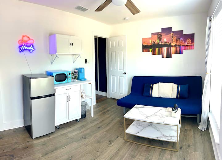 Cute And Cozy Modern Guesthouse - Austin, TX