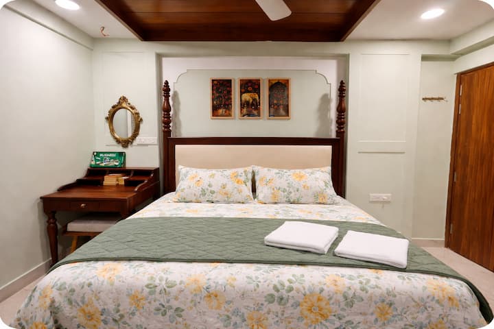 The Royal House Self Service Homestay(500m Beach) - Puri