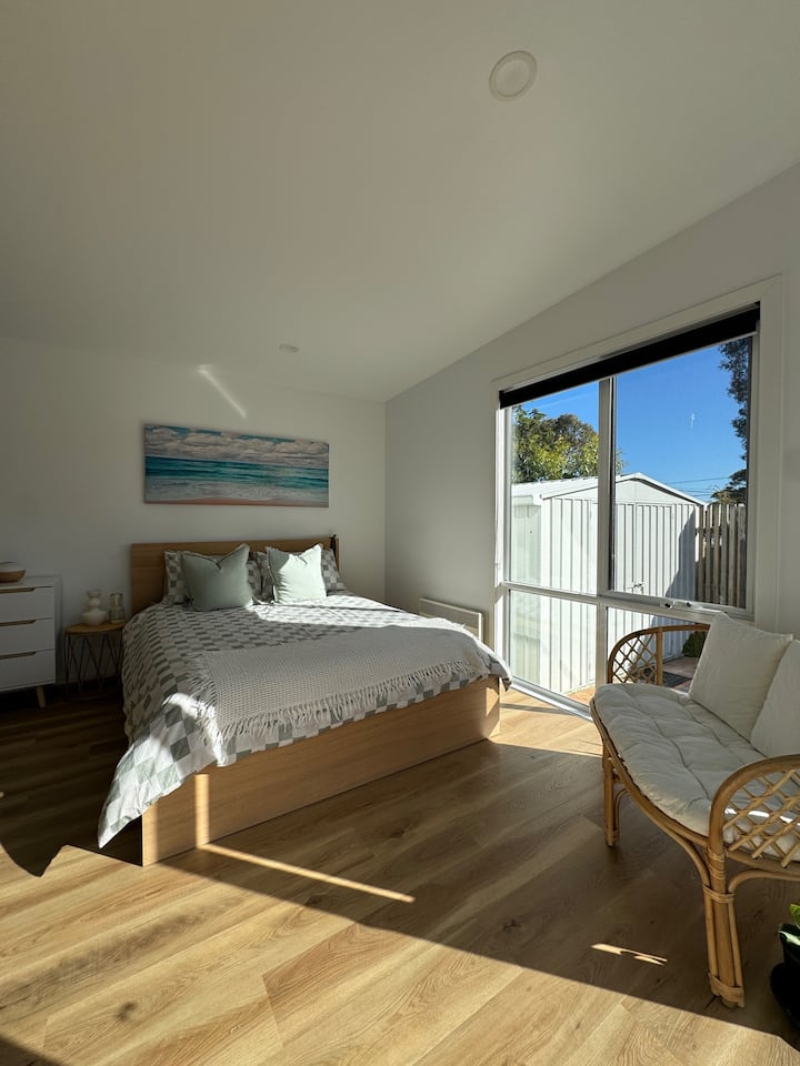 Bright Modern Studio - Primrose Sands