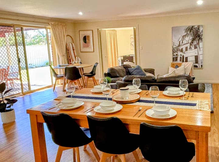 Waves & Whispers. Beach Side Home. - Yankalilla