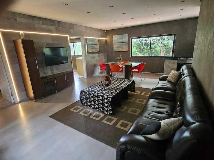 Comfortable And Warm Home - Pinetown