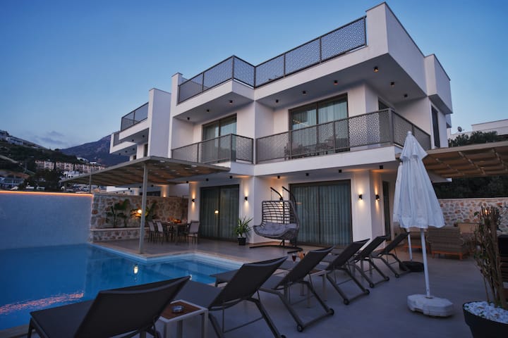 ŞEhir Merkezine Yakın ÖZel Havuzlu Villa - Kalkan