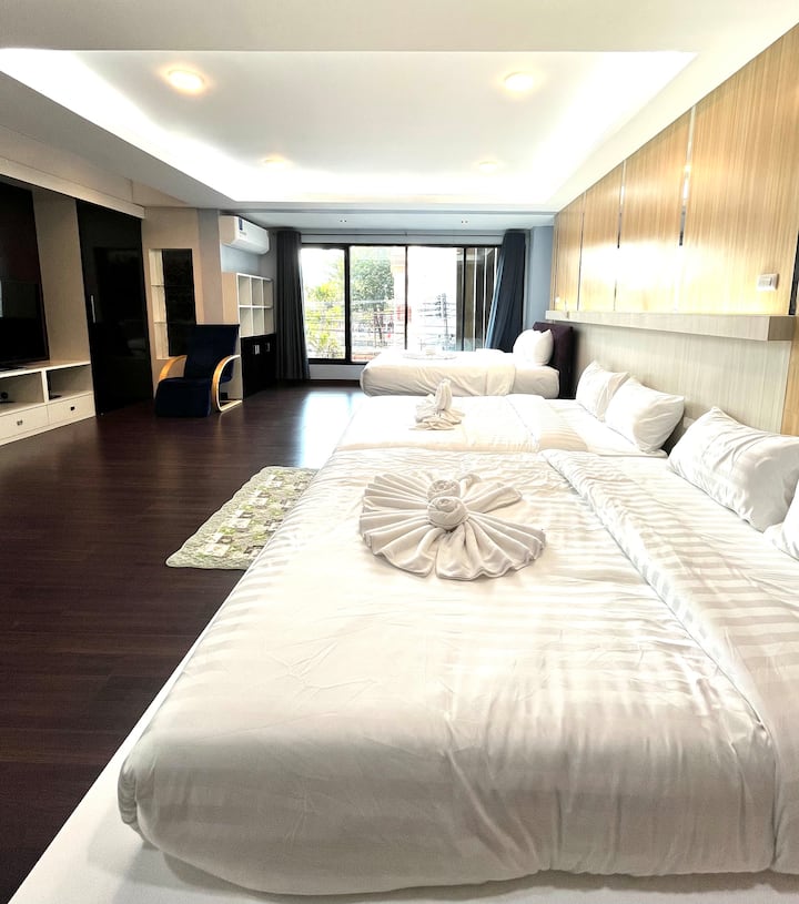 Lamoon Tha Phae อาคาร 5 ชั้นมีดาดฟ้า 4br 10 เตียง 19คน - Chiang Mai