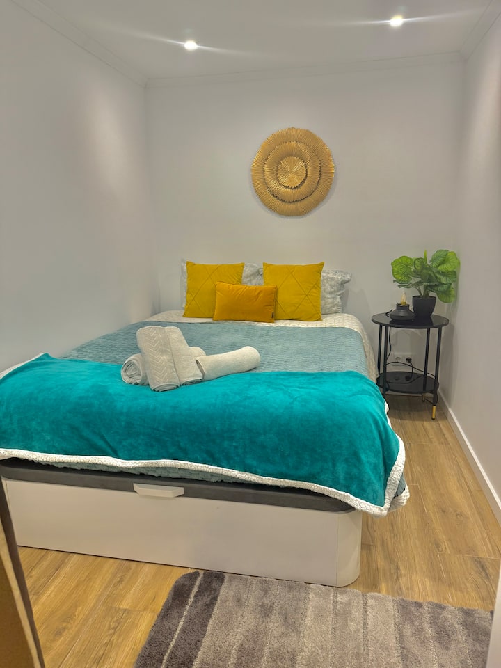 Cozy Central Apartment - Lisbon Portela Airport (LIS)