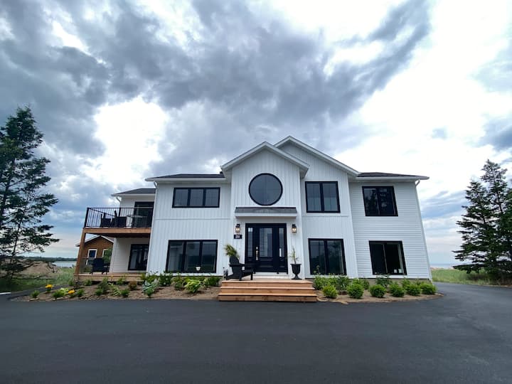 Beachfront Luxury Home - Bathurst, NB