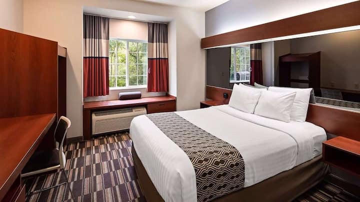 Modern Room Near Wvu Campus – 2 Min Drive - Morgantown, WV